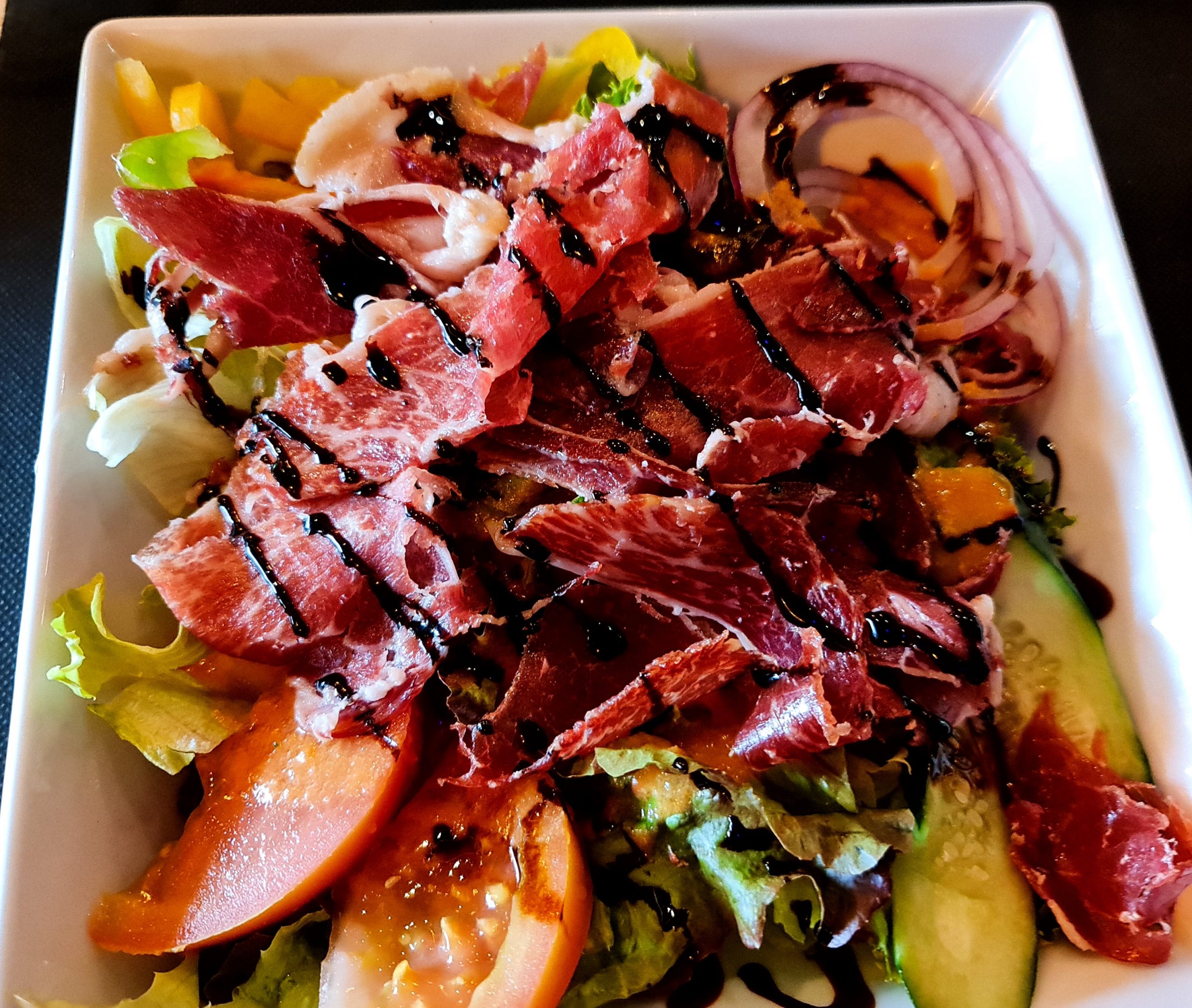 Salade du menu du jour avec jambon ibérique espagnol. - EL CARLIT ...